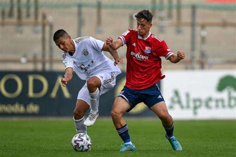 F Li Matteo Perez Vinlöf Fcb 3 Florian Markert Unterhaching 6 In Duel Duel Tackle Dynamic