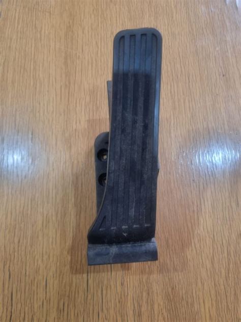 Mercedes Benz W204 Electric Accelerator Pedal A2043000004