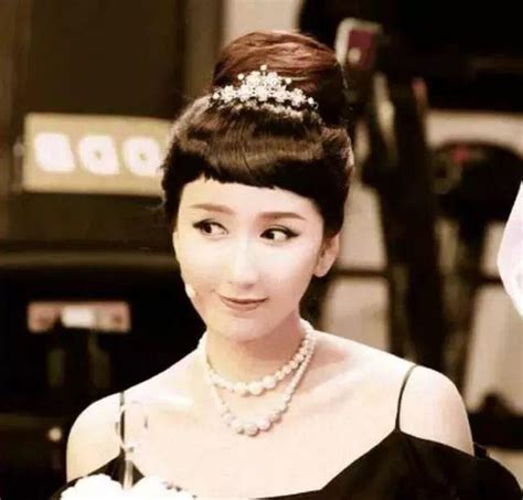 效仿赫本妝的女星，林志玲優雅，何琳端莊，最像的還是吳昕 壹讀