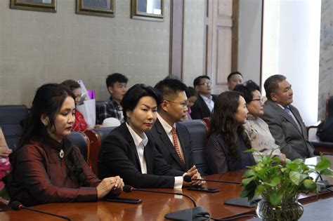 МУИС ийн зарим багш ажилтнуудад төрийн дээд одон медаль гардууллаа Монгол Улсын Их Сургууль