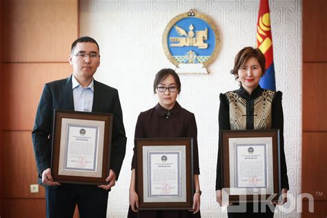 Шилдэг залуу гурван эрдэмтэнд Ерөнхийлөгчийн нэрэмжит шагнал олголоо