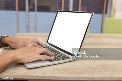 집에서 작업 빈 흰색 데스크톱 화면과 노트북을 사용 하 여 사업가의 모형 이미지 Mars Global Surveyor에 대한 스톡 사진 및 기타 이미지 Mars