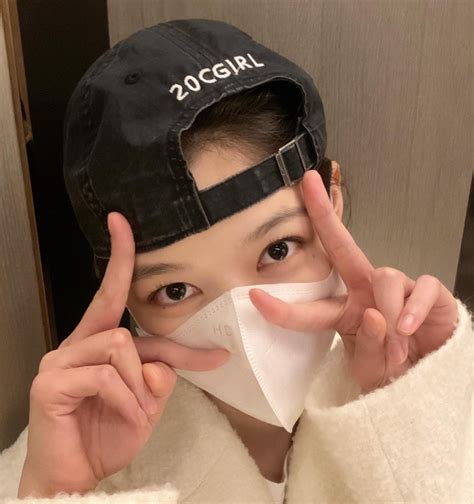 김유정 부산국제영화제 서 남다른 몸매 자랑하며 인스타 인증샷 게시 포스트쉐어