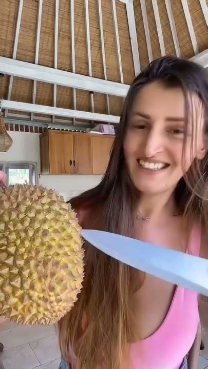 Дуриан самый вкусный но самый вонючий и полезный фрукт царь фруктов