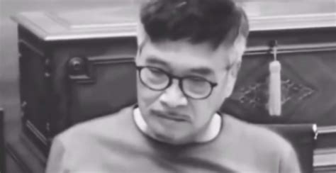 粉丝公开吴孟达肝癌晚期照片，肝腹积水非常严重，肚子大的像吹起来的气球腾讯新闻