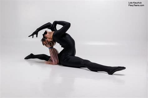 Hot Gymnast With Braids Lola Kauchuk Dressed In Latex Xhamster