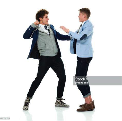 전체 길이2 명1 명의 십대 소년1 명의 대 소년측면 보기프로필 보기 1819 세 잘 생긴 남자젊은 남자형제 우정소년십 대 소년힙스터사람사업가사업가 서 18 19세에 대한