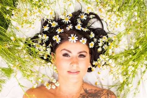 Premium Photo Beautiful Young Girl With Curly Red Hair In Camomile Field