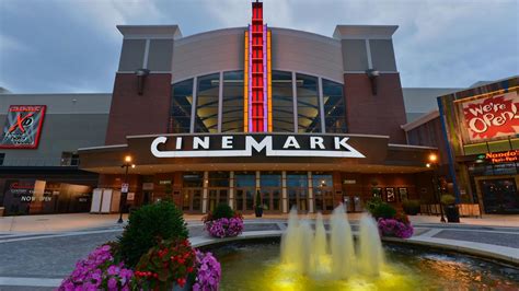 How Cinemarks New Movie Club Stacks Up Against Amc Regal Moviepass
