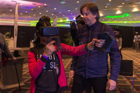 Woman Tries Virtual Reality Samsung Gear Vr Headset Editorial Stock