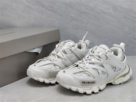 Balenciaga Track 2 купить на Ozon по низкой цене