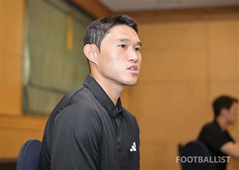 [포토] 취재진 질문에 답하는 이동경