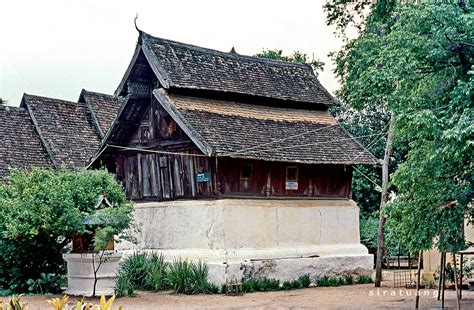 หอพระธรรม วัดพระธาตุลำปางหลวง อำเภอเกาะคา จังหวัดลำปาง