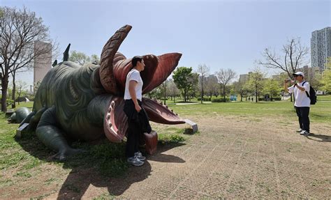 한강변 2억짜리 괴물 치우는 이유오세훈 공공미술이 섬뜩