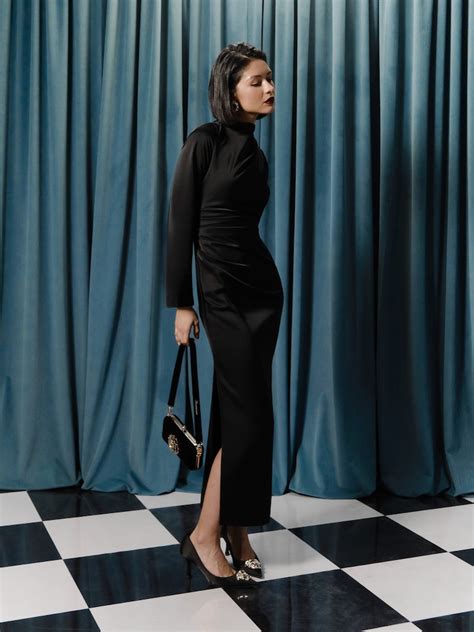 Атласное платье миди с лифом на одно плечо Lichi Online Fashion Store