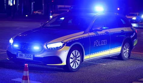 Nächtliche Schüsse Auf Vater Und Sohn Polizei Sucht Zeugen Mopo