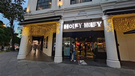 Holey Moley At Clarke Quay Announces Closure Offers Staff Opportunity