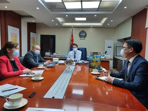 Хүний эрхийн хичээлийг ЕБС их дээд сургуулиуд заавал судална