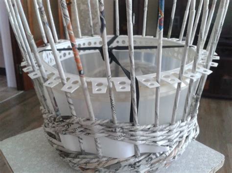 Держим стойки ровно Корзина для газет Плетение корзины Корзина для бумаг