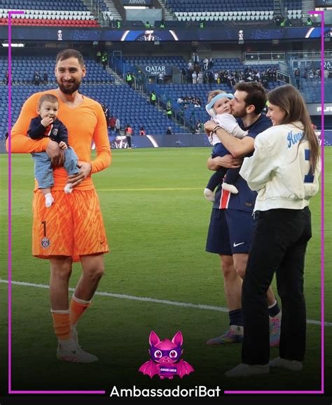 თსლ კომენტატორი მაღლა მიაქვს ამ ჩათლახს 🎙დეკლან რას აკეთებ რაისიიიი Instagram