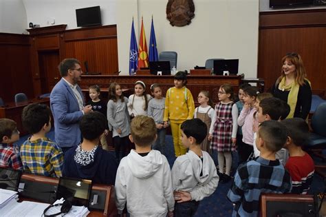 Речиси 2 000 посетители на Собранието во ноември Денес Магазин