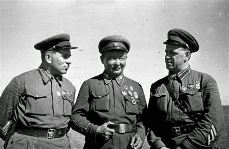 Yellow Ногоон нүдэн лам ч гэх шиг