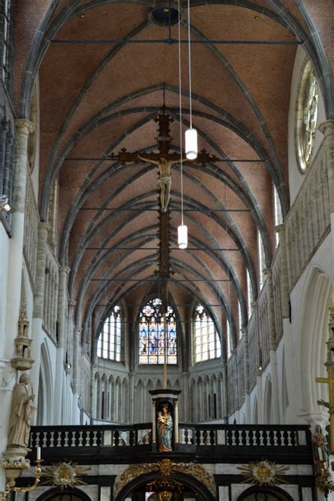 가벼운 건축 고딕 스타일 고요한 관광 교회 기독교 니콘 대성당 돌 랜드마크 문화 유산 문화적 벨기에 브뤼헤 세기 수직 구성 스테인드글라스