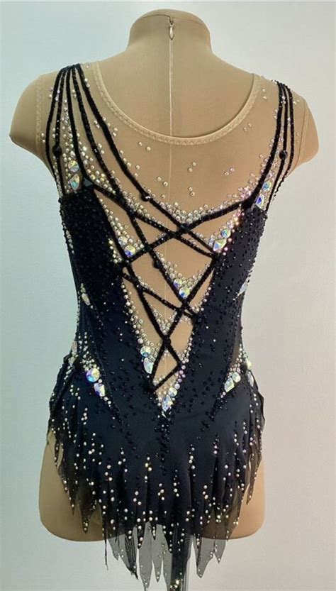 Пин на доске Body Pattinaggio в 2024 г Платье для фигурного катания Танцевальные наряды Идеи