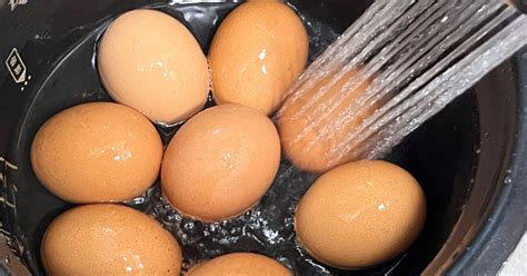 삶은 계란 찬물에 담그지 마세요 이렇게 하면 껍질 쉽게 벗겨집니다 텐바디