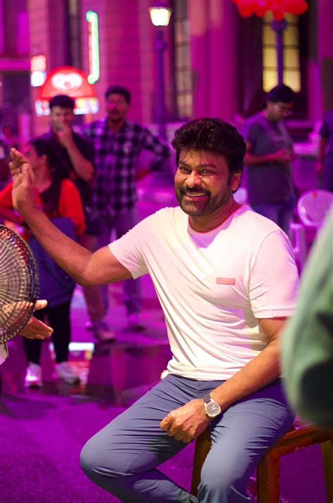 Fans Are In Awe Of Chiru Latest Look చిరు లేటెస్ట్ లుక్ కి ఫ్యాన్స్ ఫిదా