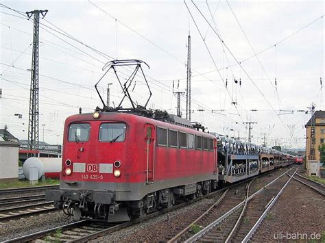 BR 140 435-9 durchfährt am 31.5.2006 mi einem Autozug Koblenz Hbf ...
