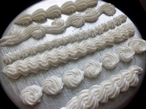 Different Types Of Cake Borders Making Cupcake Stencil Cake Decorating