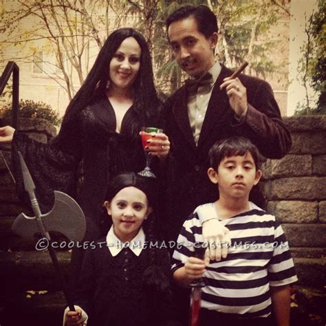 Cool Morticia And Gomez Addams Couple Costume
