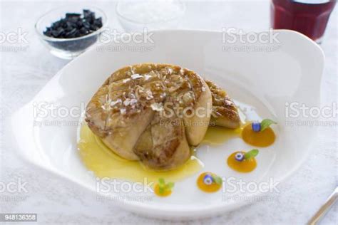 애플 소스와 함께 그 라 돈을 세 면 서입니다 튀긴 거 위 간입니다 간 내부 기관에 대한 스톡 사진 및 기타 이미지 간 내부 기관 거위 새 고기 Istock