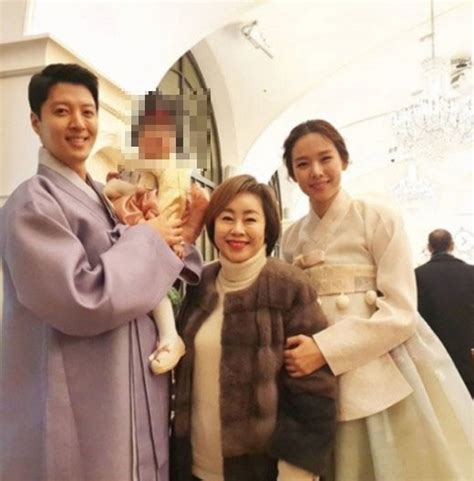 조윤희 이동건 딸 로아 돌잔치 사진 강제 공개에 조윤희 부모로서 원치 않은 일 삭제 부탁