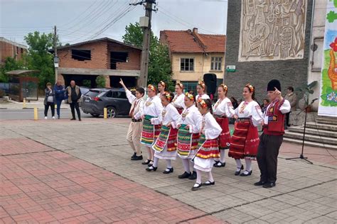 С концерт на площада в Литаково празнуваха Лазаровден и Цветница Новини