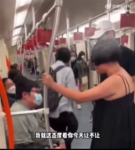 孕婦上海地鐵逼男子讓座遭拒 囂張態度引爆網民熱議 新冠疫情專頁