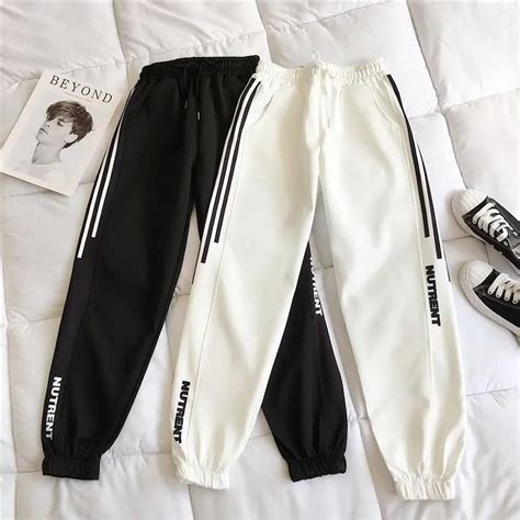 มาใหม่2022 กางเกงแฟชั่นผู้หญิง กางเกงขายาว เอวยางยืดมีเชือก ผ้าดีทรงหลวม แต่งแถบข้าง มีกระเป๋า2