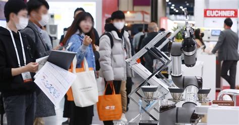 로봇이 만드는 커피