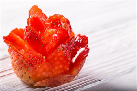 로즈 선택입니까 자르다 주시나요 메트로폴리스 잘 익은 스트로우베리 0명에 대한 스톡 사진 및 기타 이미지 0명 달콤한 음식 딸기 Istock