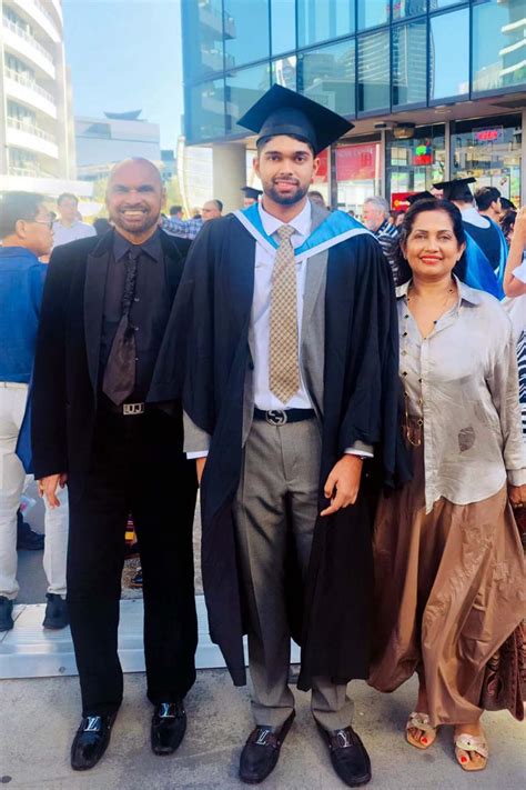 ඔහුගේ ජයග්‍රහණය පසුපස සිටි යෝධ සෙවනැල්ල වෙන්න ඇත්තේ ඔවුන් දෙදෙනායි සබීතාගේ ආදරණීය පුතු