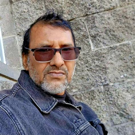 অনেক চেষ্টা করলাম বন্ধুর সাথে যোগাযোগ করতে পারলাম না