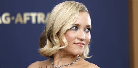 Emily Osments Toi Et Moi Engagement Ring Popsugar Fashion