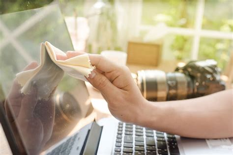 Cara Membersihkan Layar Laptop Dengan Benar Bukareview