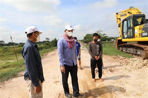 លោក ជិន ប៊ុនធឿន ចុះពិនិត្យពីស្ថានភាពទឹកនៅតាមមូលដ្ឋាននានាតាមសណ្តស្ទឹងព្រែកត្នោត