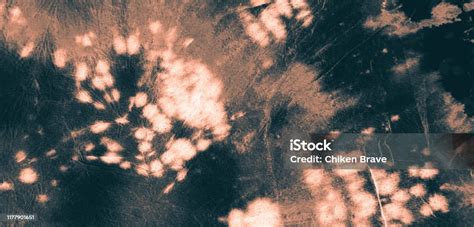 수채화 그림 어두운 수채화 더러운 예술입니다 염색 지저분한 질감 어두운 흐르는 튀는 예술 트렌디 한 수채화 프린트 수채화 넥타이 염료 브러쉬 워시 표백제에 대한 스톡 벡터