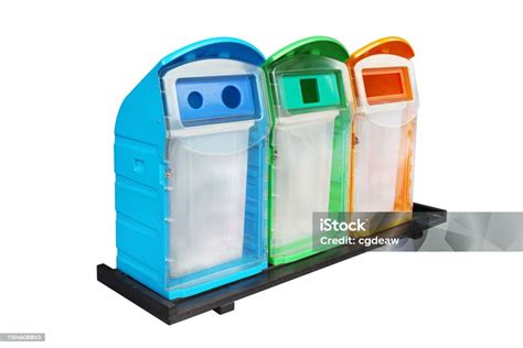 쓰레기통 3개의 다채로운 휴지통 플라스틱 쓰레기 여러 가지 색의 쓰레기통 재활용 쓰레기통 흰색 배경에 분리된 쓰레기통 재활용 수거통에 대한 스톡 사진 및 기타 이미지