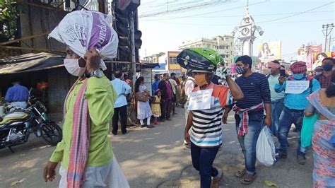 Tet এবার পরিযায়ী শ্রমিক সেজে প্রতিবাদে টেট উত্তীর্ণরা Bengali News