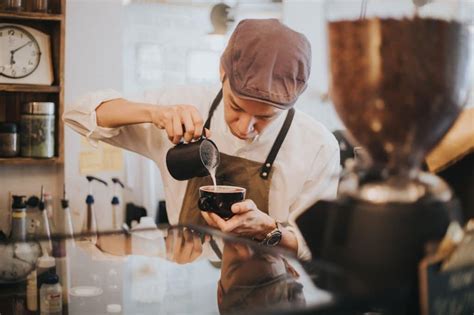 Pengertian Barista Dan Persyaratan Menjadi Barista Kopitem