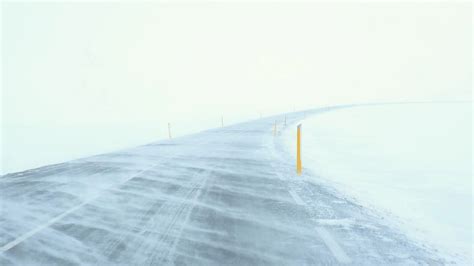 Баруун болон төвийн аймгуудын нутгийн зарим хэсгээр цас орно